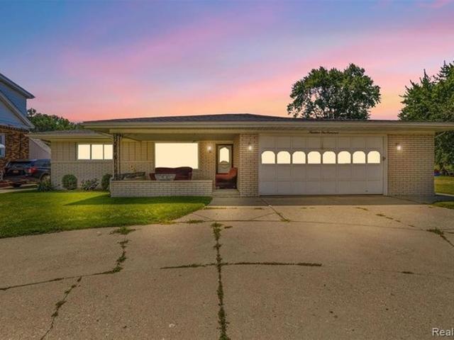 19100 Masonic Blvd, Roseville, MI 48066
