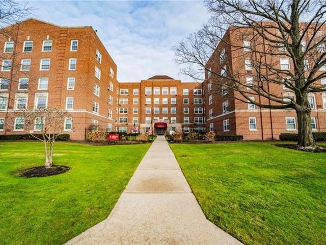 19101 Van Aken Blvd Apt 424, Shaker Heights, OH 44122