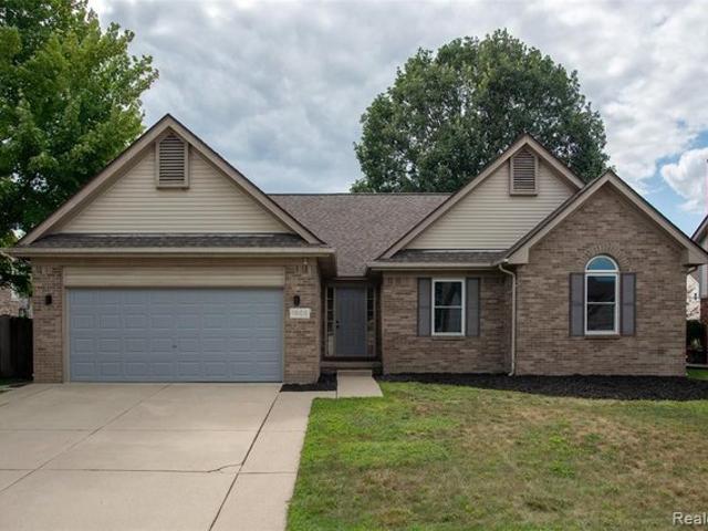 19108 Red Oak Ln, Brownstown Township, MI 48193