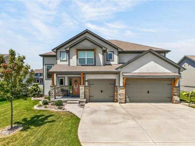 1910 NE 113th Ter, Kansas City, MO 64155