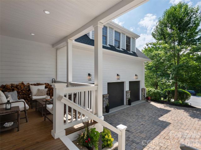 1910 Bearberry Lane