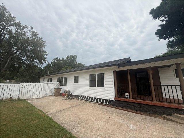 1910 E 9th St, Okmulgee, OK 74447