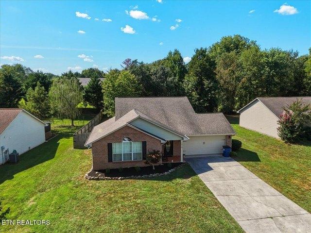 1910 Five Oaks Ln, Maryville, TN 37801