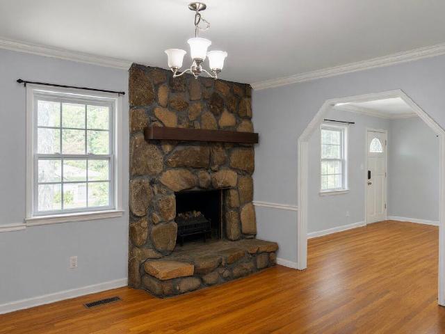 1910 Honeycut Lane