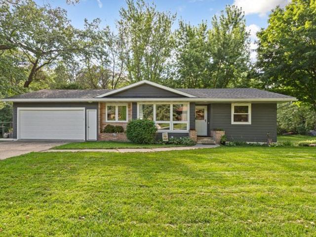 1910 Linn Dr, Owatonna, MN 55060