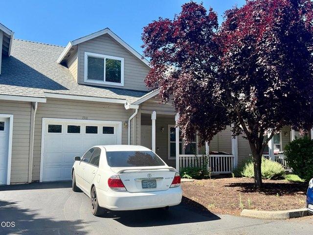 1910 Pebble Way, Medford, OR 97504