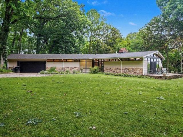 1910 Ribourde Dr, South Bend, IN 46628