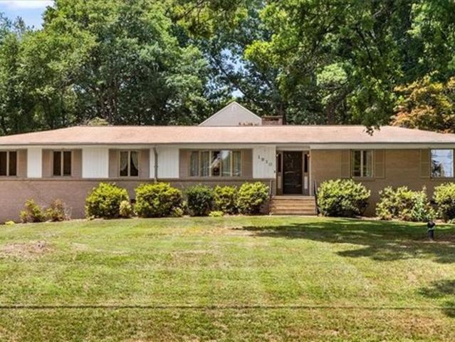 1910 Stanley Rd, Greensboro, NC 27407