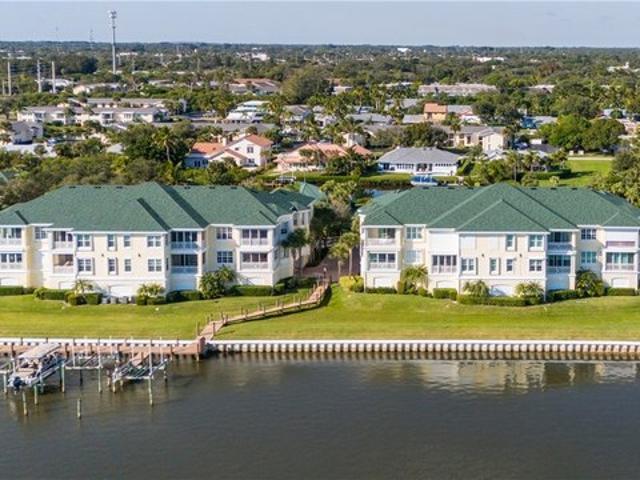 1910 Tarpon Ln Apt 202, Vero Beach, FL 32960