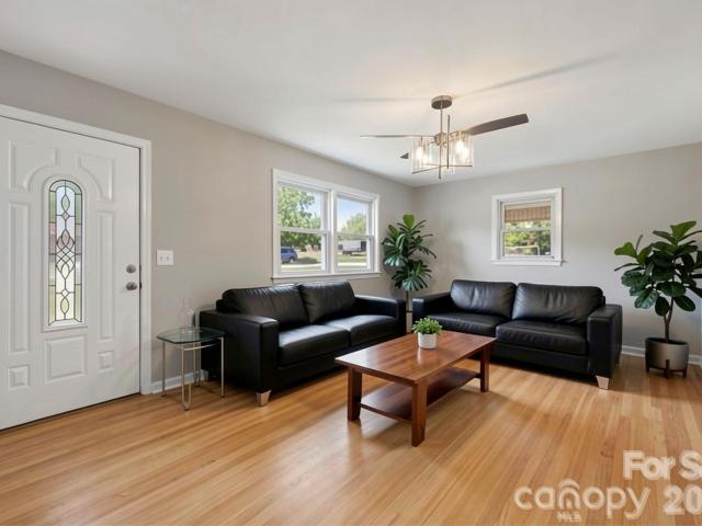 1910 26th Street NE