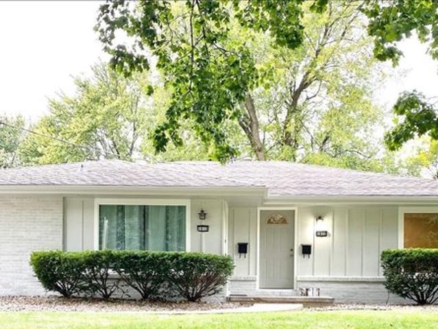 1910 63rd St, Windsor Heights, IA 50324