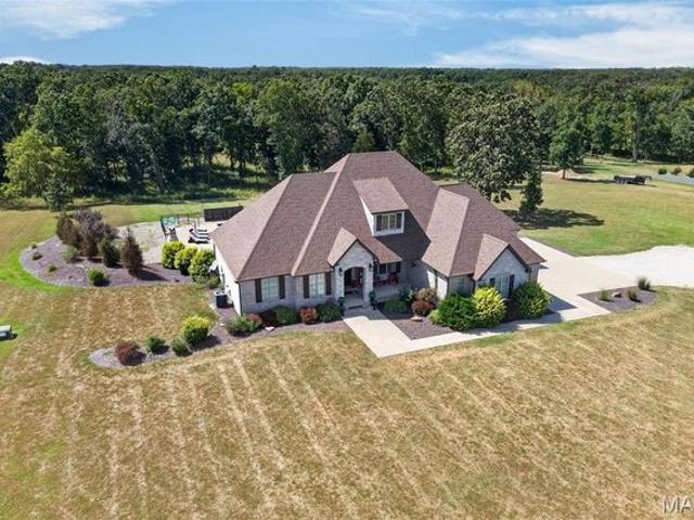 19111 Promise Dr, Lebanon, MO 65536
