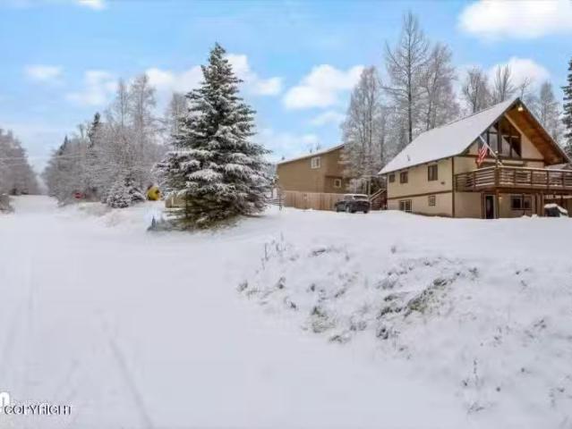 19112 SECOND ST, EAGLE RIVER, AK 99577 Single Family Residence.