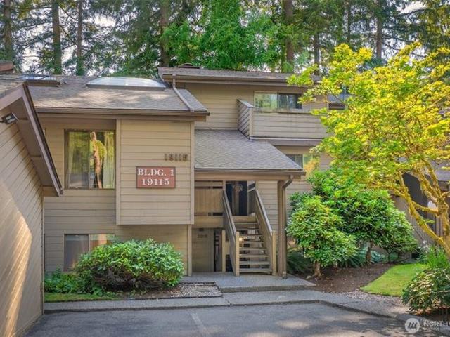 19115 Ballinger Way NW Unit 102, Lake Forest Park, WA 98155