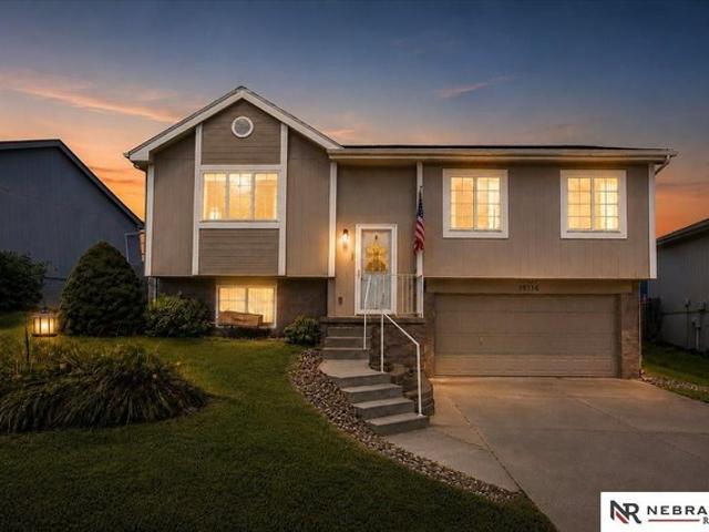 19116 U St, Omaha, NE 68135