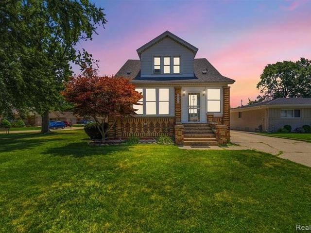 19116 Masonic Blvd, Roseville, MI 48066