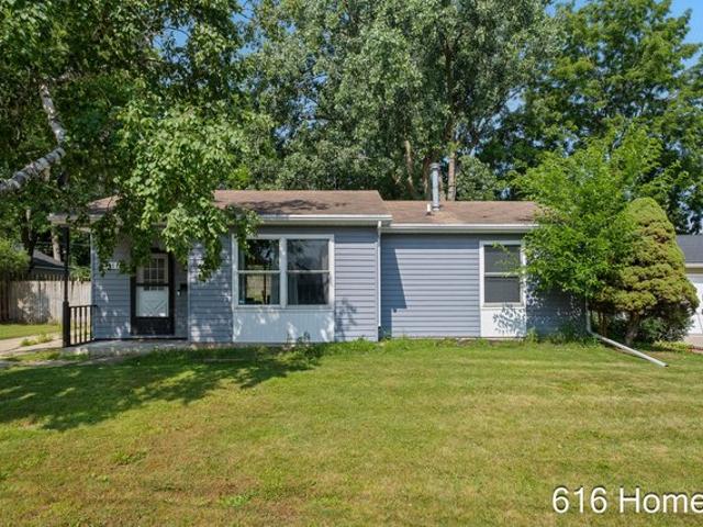 1911 Benjamin Ave NE, Grand Rapids, MI 49505