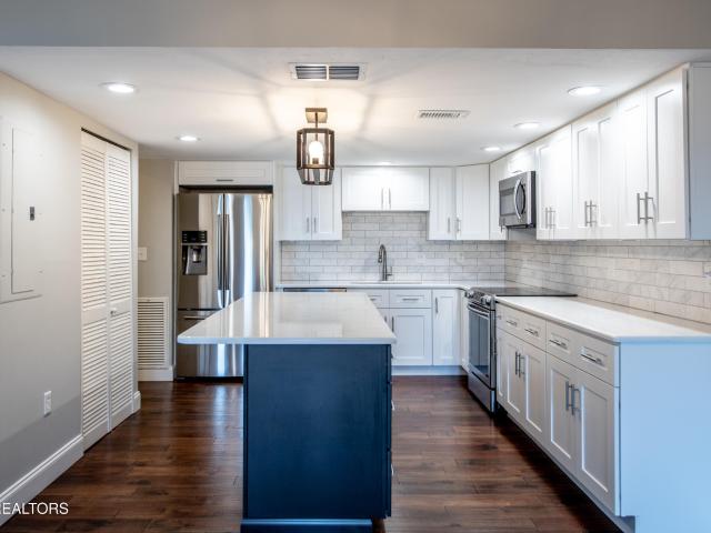 1911 Cherokee Bluff Drive