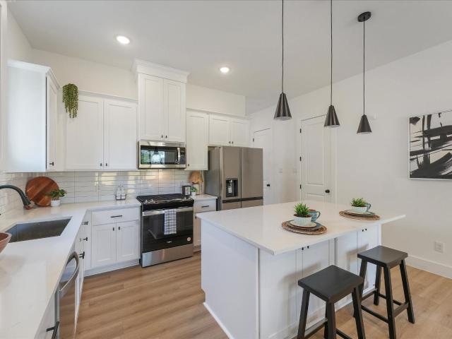 1911 Dewalt St