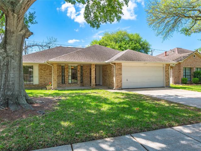 1911 Edinburg Ave, League City, TX 77573 | MLS #43653