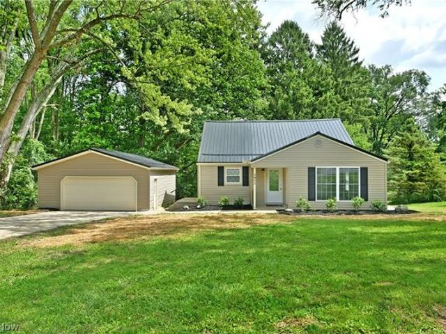 1911 Hubbard Thomas Rd, Hubbard, OH 44425