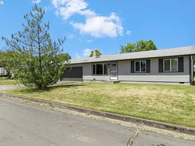 1911 Palos Verdes Dr, Roseburg, OR 97471