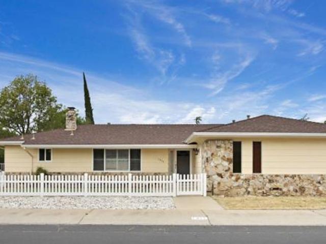 1911 Royal Crest Dr, Lodi, CA 95242