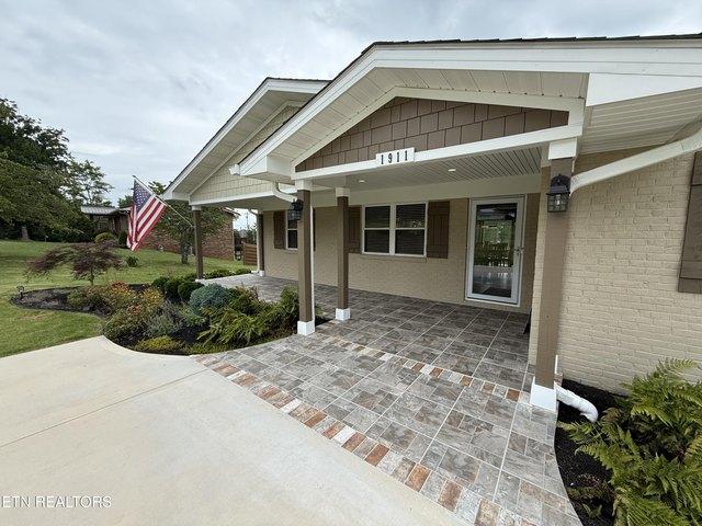 1911 Smoky View Cir, Maryville, TN 37801