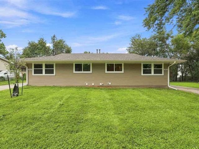 1911 Taylor Dr, Iowa City, IA 52240