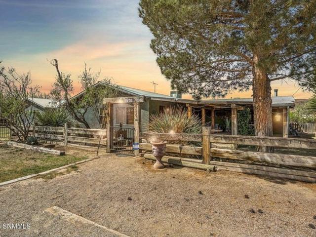 1911 Trails End Rd, Las Cruces, NM 88007