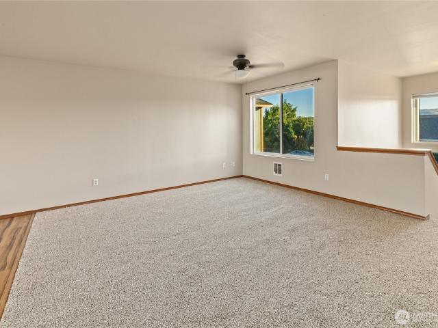 1911 W Peakview Drive