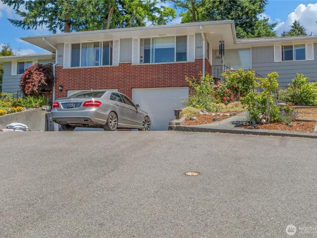 1911 1915 Willow Lane W