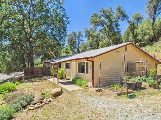 19120 and 19124 Black Oak Rd, Sonora, CA 95370
