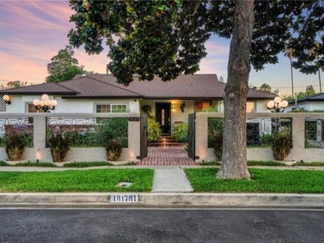 19120 Hartland St, Reseda, CA 91335