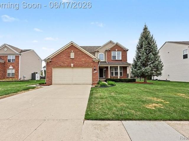 19120 Pembridge St, Macomb Township, MI 48042