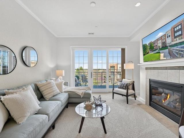 19125 Thomson Dr Unit 302, Brookfield, WI 53045