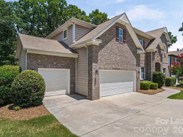 1912 Madeira Circle