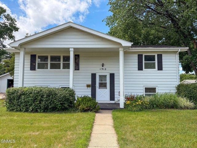 1912 N Bell St, Bismarck, ND 58501