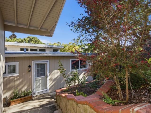 1912 Oak Knoll Drive