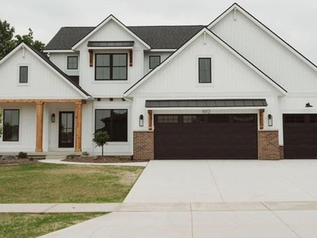 1912 Creekside Dr SW, Byron Center, MI 49315