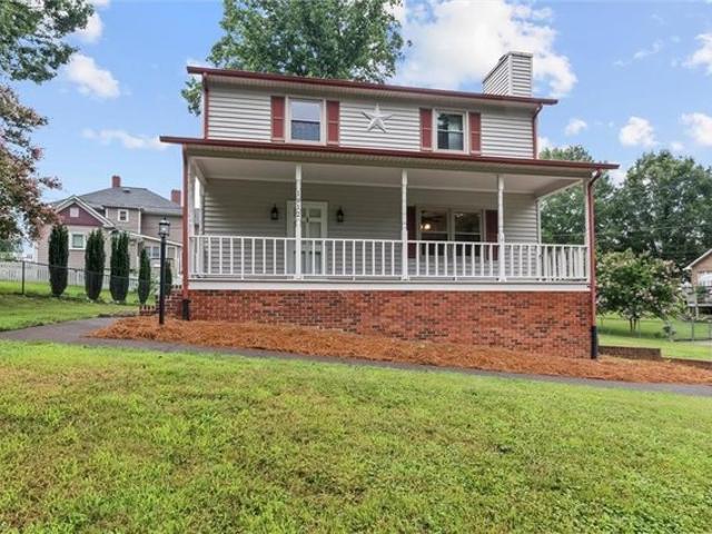 1912 Inman Cir, Mount Airy, NC 27030
