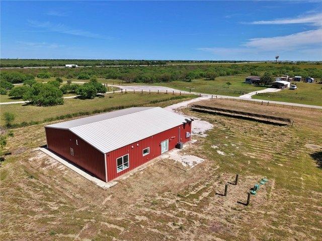 1912 Pajaro Dr, Sinton, TX 78387