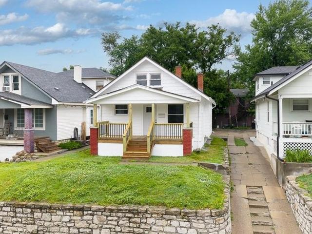 1912 Park Dr, Kansas City, KS 66102