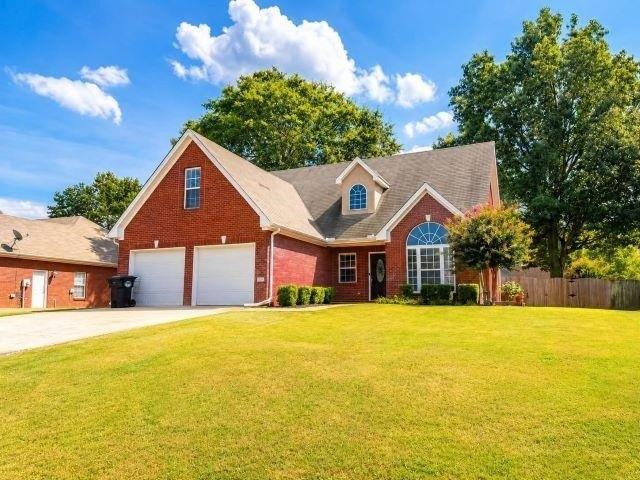 1912 Pleasant Dr, Muscle Shoals, AL 35661