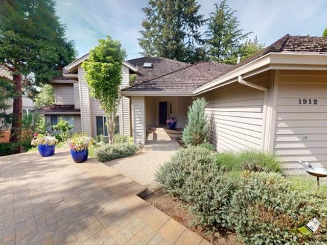 1912 Sunburst Ter, West Linn, OR 97068