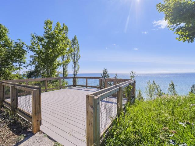 1912 S Scenic Highway
