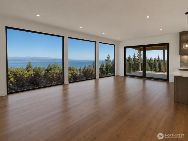 1912 th Avenue W