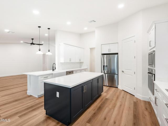 1912 w brooke lane w