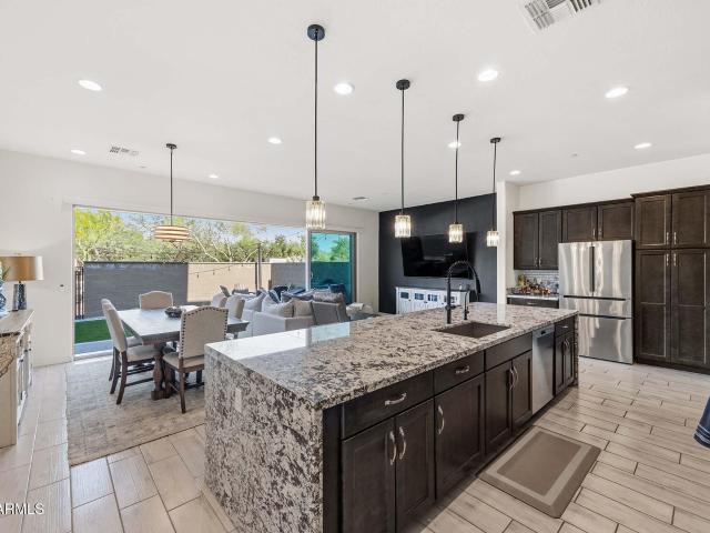 1912 w kinfield trail