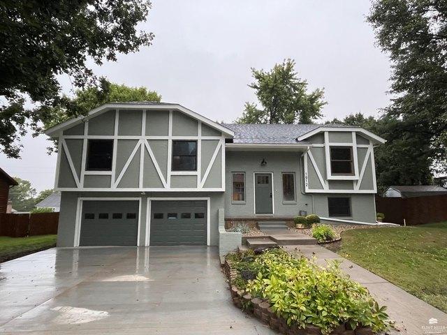 1912 Winona Cir, Junction City, KS 66441